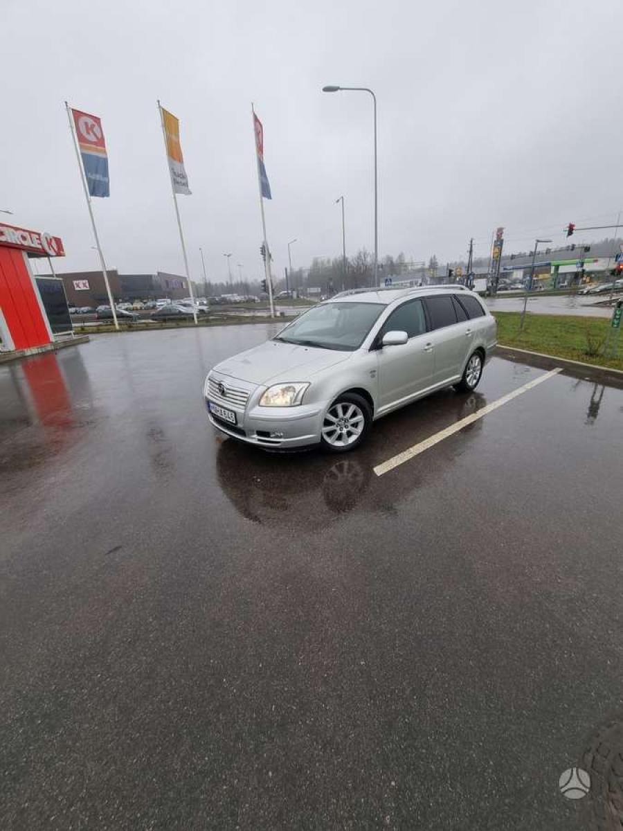 Pelēks Toyota Avensis 2004 Viļņa, ar dzinēja tilpumu 2.00 L un nobraukumu 404 tūkst. km par 1500 €, foto 1 vietnē AUTOMOTO.COM.LV