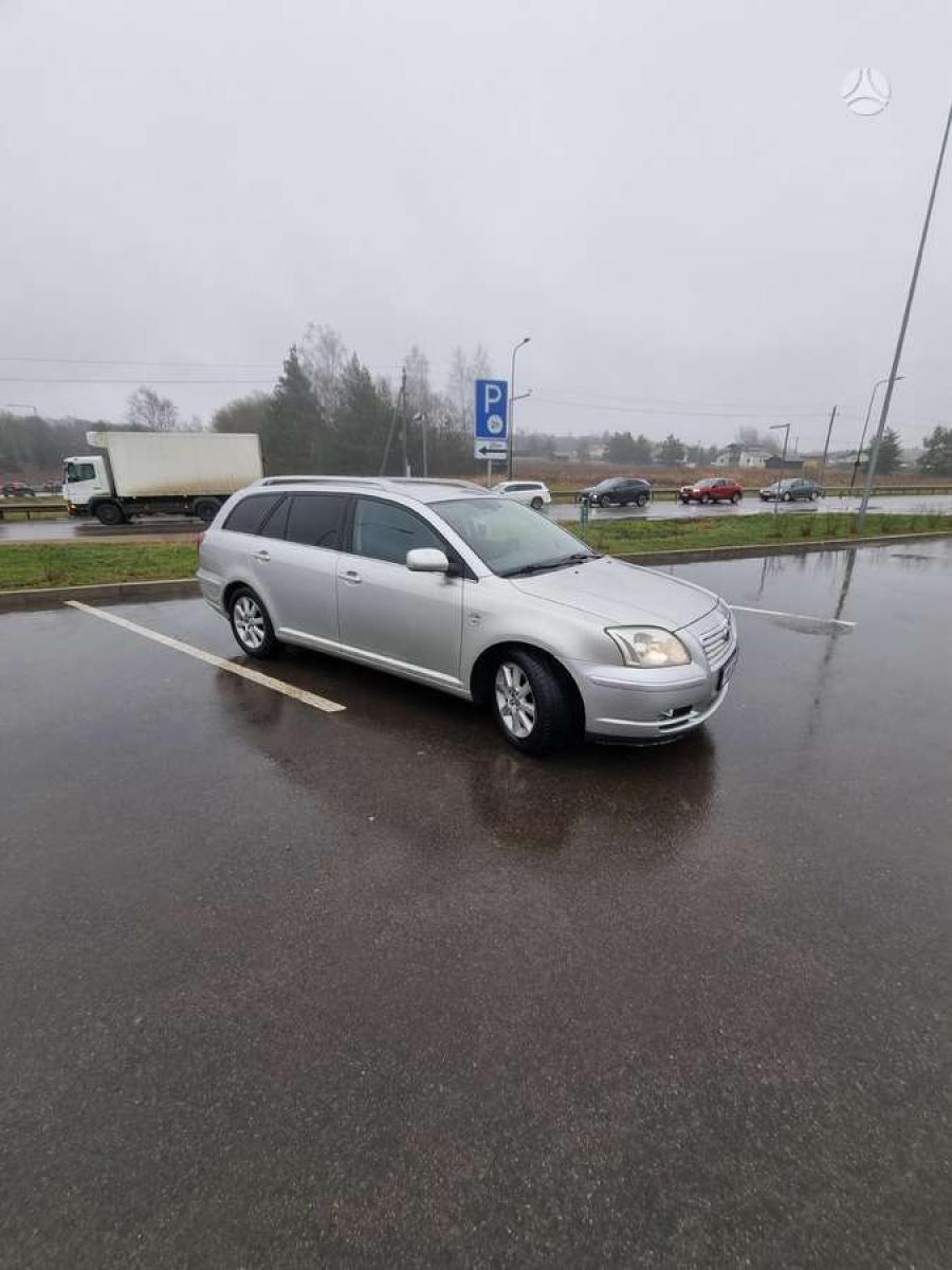 Pelēks Toyota Avensis 2004 Viļņa, ar dzinēja tilpumu 2.00 L un nobraukumu 404 tūkst. km par 1500 €, foto 3 vietnē AUTOMOTO.COM.LV