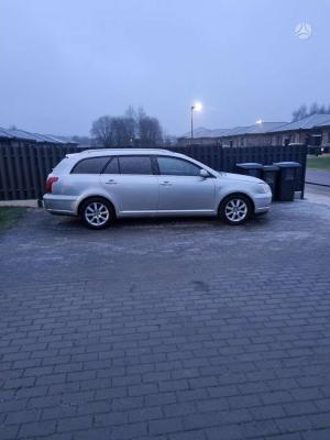 Pelēks Toyota Avensis 2004 Viļņa, ar dzinēja tilpumu 2.00 L un nobraukumu 404 tūkst. km par 1500 €, foto 11 vietnē AUTOMOTO.COM.LV