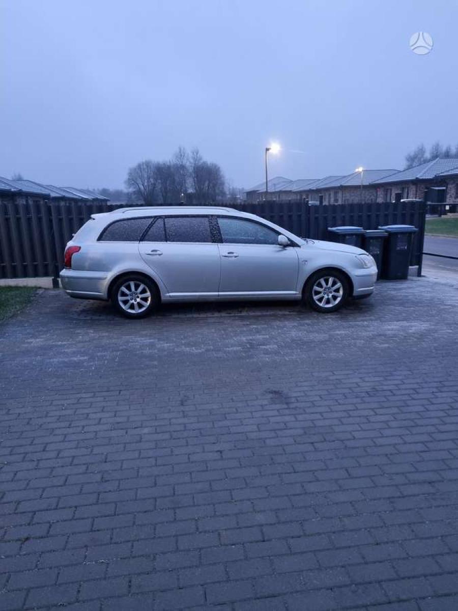 Pelēks Toyota Avensis 2004 Viļņa, ar dzinēja tilpumu 2.00 L un nobraukumu 404 tūkst. km par 1500 €, foto 11 vietnē AUTOMOTO.COM.LV
