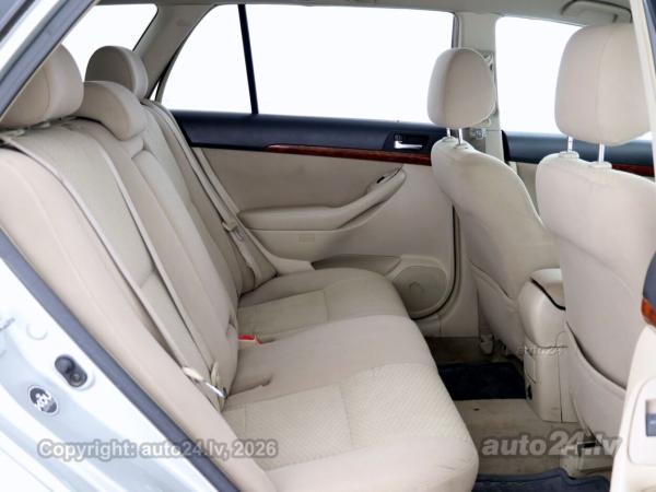 Pelēks Toyota Avensis 2004 Tallina, ar dzinēja tilpumu 2.00 L un nobraukumu 369 tūkst. km par 1299 €, foto 7 vietnē AUTOMOTO.COM.LV