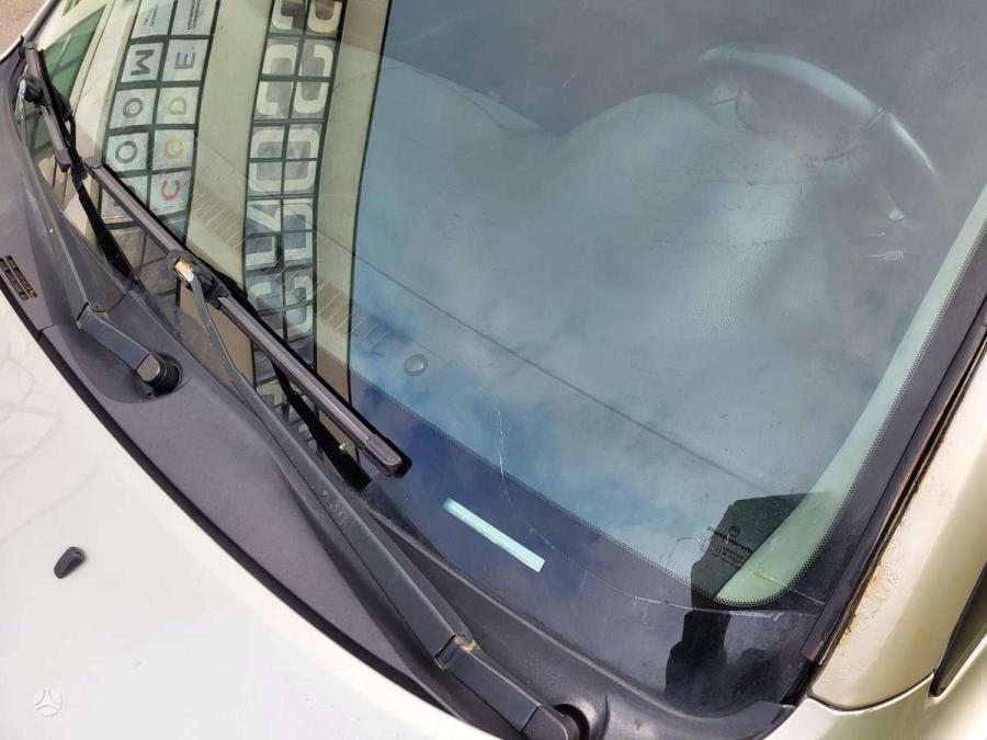 Pelēks Toyota Avensis 2004 Viļņa, ar dzinēja tilpumu 2.00 L un nobraukumu 381 tūkst. km par 1100 €, foto 6 vietnē AUTOMOTO.COM.LV