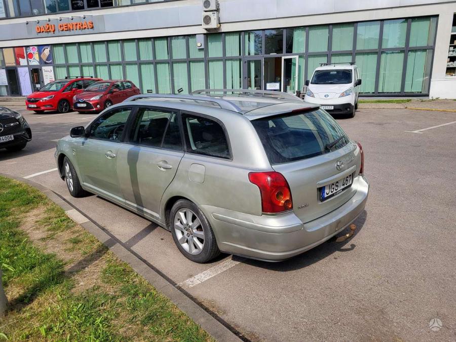 Pelēks Toyota Avensis 2004 Viļņa, ar dzinēja tilpumu 2.00 L un nobraukumu 381 tūkst. km par 1100 €, foto 12 vietnē AUTOMOTO.COM.LV