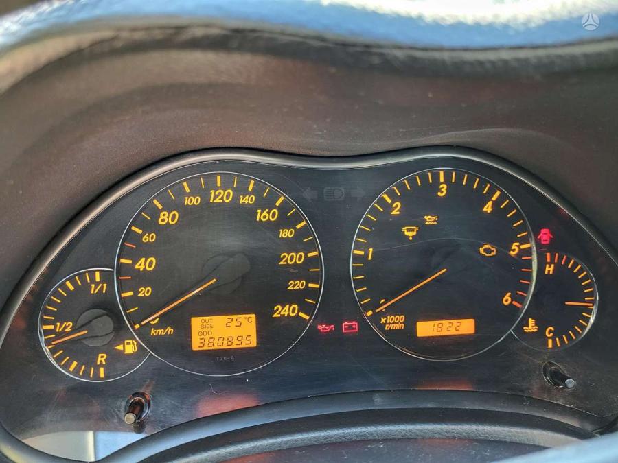 Pelēks Toyota Avensis 2004 Viļņa, ar dzinēja tilpumu 2.00 L un nobraukumu 381 tūkst. km par 1100 €, foto 14 vietnē AUTOMOTO.COM.LV