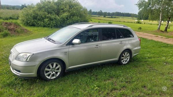Grey Toyota Avensis 2004 in Utena, with an engine capacity of 2.00 L and mileage of 430 thousand km for 800 €, photo 1 on AUTOMOTO.COM.LV