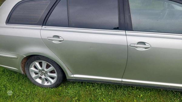 Grey Toyota Avensis 2004 in Utena, with an engine capacity of 2.00 L and mileage of 430 thousand km for 800 €, photo 5 on AUTOMOTO.COM.LV