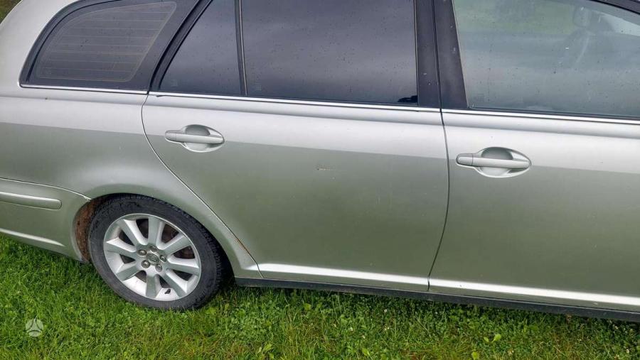Pelēks Toyota Avensis 2004 Utena, ar dzinēja tilpumu 2.00 L un nobraukumu 430 tūkst. km par 800 €, foto 6 vietnē AUTOMOTO.COM.LV