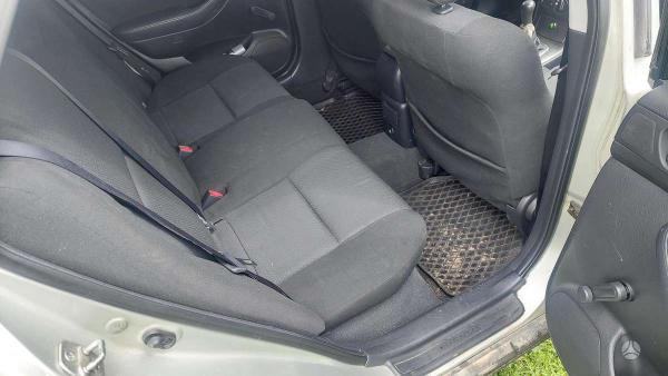 Grey Toyota Avensis 2004 in Utena, with an engine capacity of 2.00 L and mileage of 430 thousand km for 800 €, photo 10 on AUTOMOTO.COM.LV
