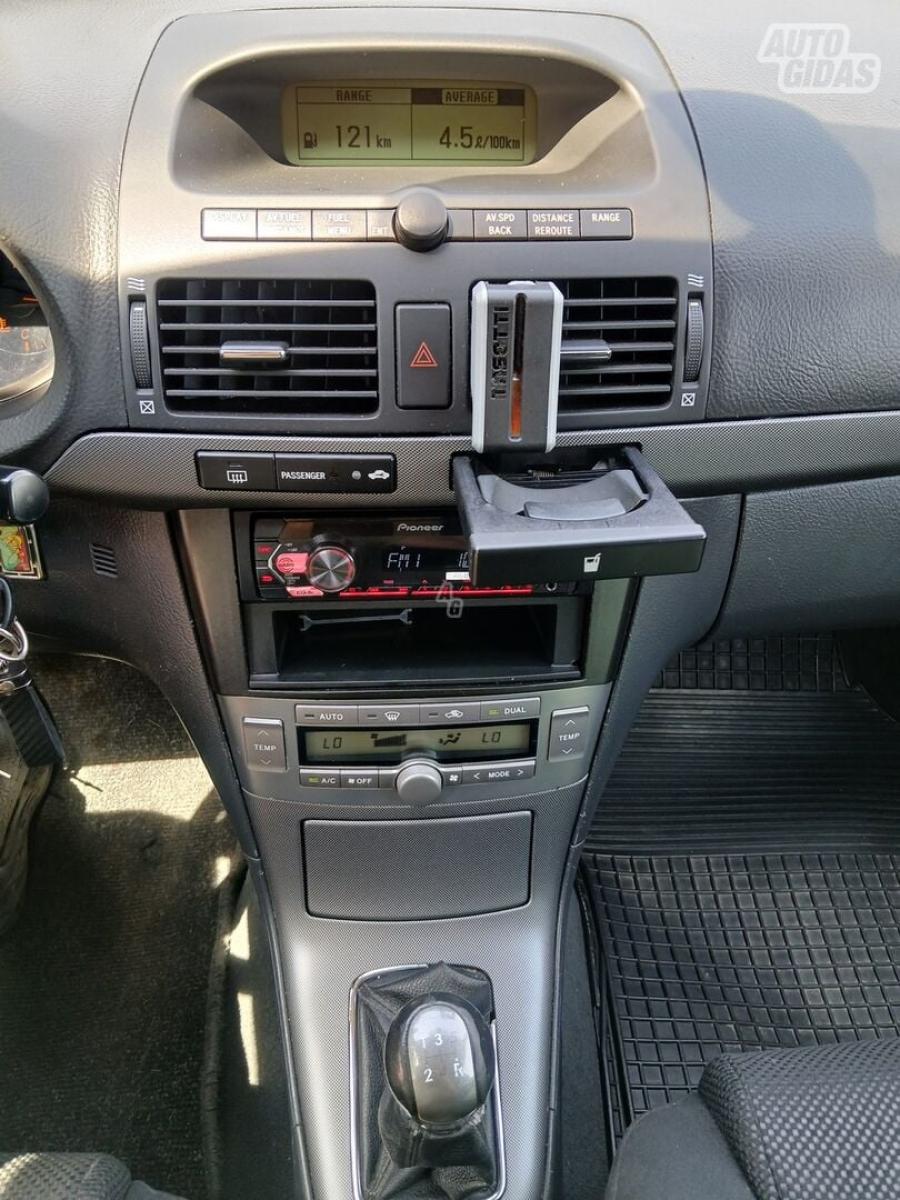 Серый Тойота Авенсис 2004 в Клайпеда, объемом двигателя 2.00 л и пробегом 215 тыс. км за 1450 €, фото 14 на AUTOMOTO.COM.LV