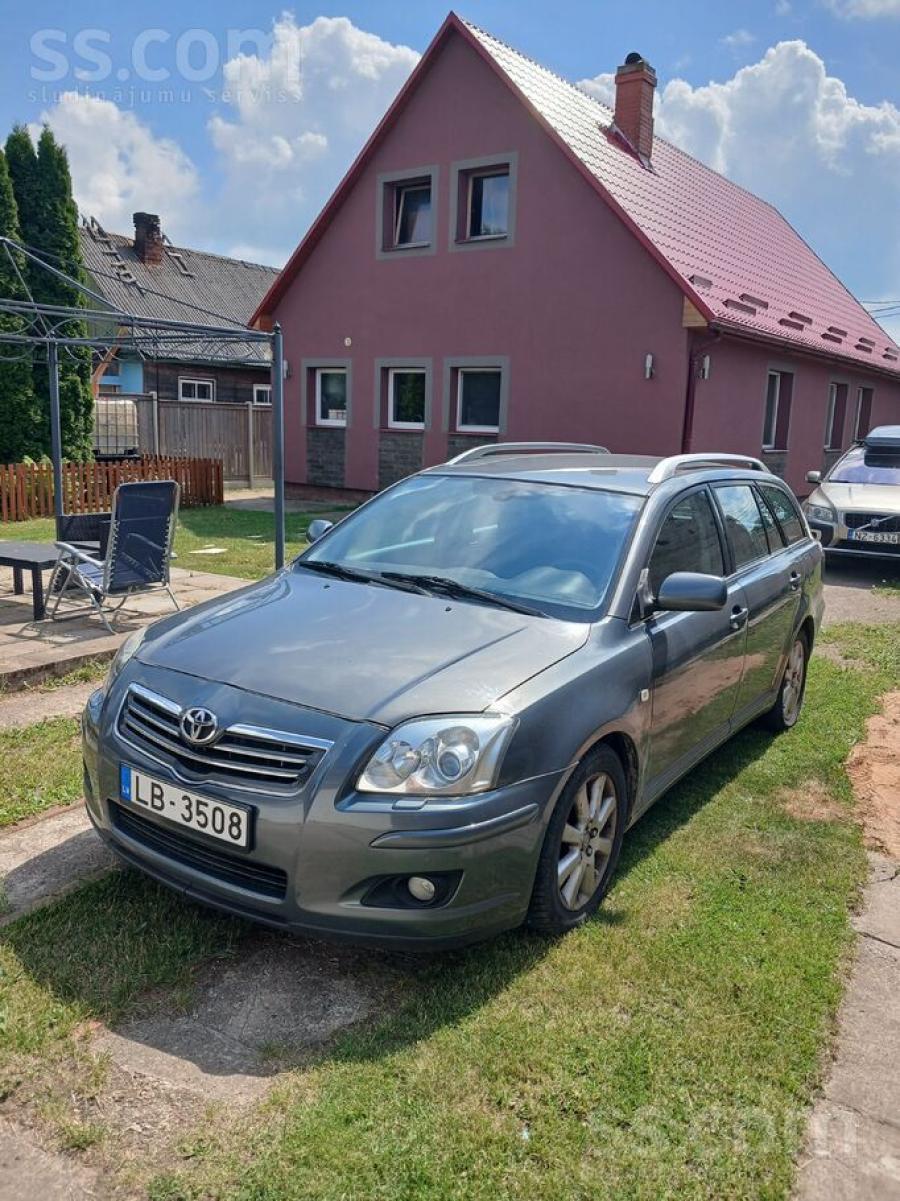 Pelēks Toyota Avensis 2004 Daugavpils, ar dzinēja tilpumu 2.00 L un nobraukumu 416 tūkst. km par 1200 €, foto 1 vietnē AUTOMOTO.COM.LV