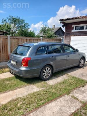 Pelēks Toyota Avensis 2004 Daugavpils, ar dzinēja tilpumu 2.00 L un nobraukumu 416 tūkst. km par 1200 €, foto 3 vietnē AUTOMOTO.COM.LV