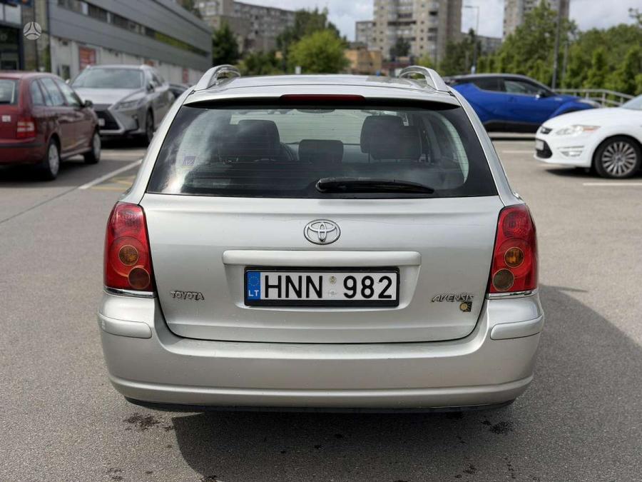 Pelēks Toyota Avensis 2004 Viļņa, ar dzinēja tilpumu 1.76 L un nobraukumu 280 tūkst. km par 1450 €, foto 6 vietnē AUTOMOTO.COM.LV
