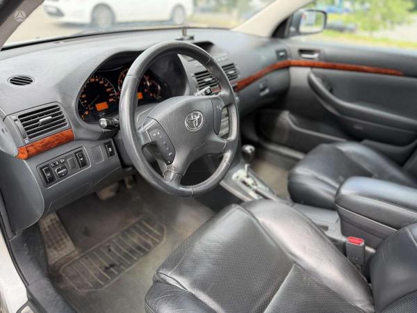 Серый Тойота Авенсис 2004 в Вильнюс, объемом двигателя 1.76 л и пробегом 280 тыс. км за 1450 €, фото 7 на AUTOMOTO.COM.LV
