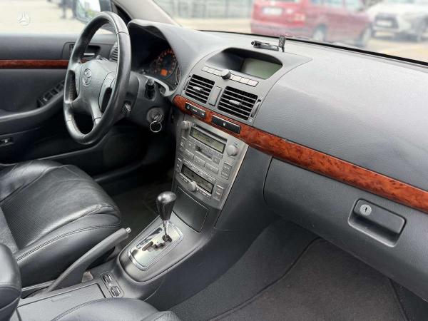 Серый Тойота Авенсис 2004 в Вильнюс, объемом двигателя 1.76 л и пробегом 280 тыс. км за 1450 €, фото 8 на AUTOMOTO.COM.LV