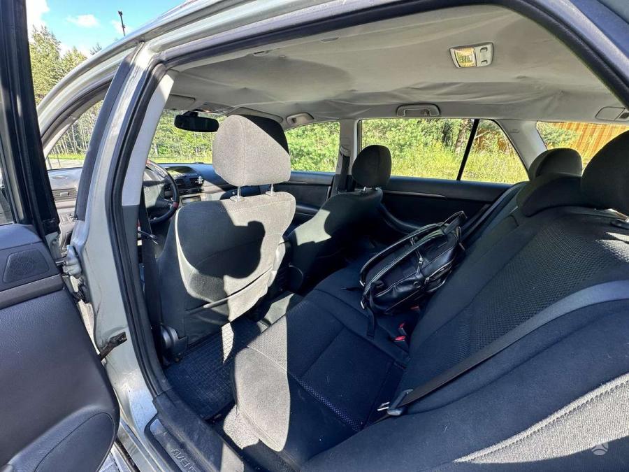 Pelēks Toyota Avensis 2004 Viļņa, ar dzinēja tilpumu 2.00 L un nobraukumu 302 tūkst. km par 1450 €, foto 8 vietnē AUTOMOTO.COM.LV