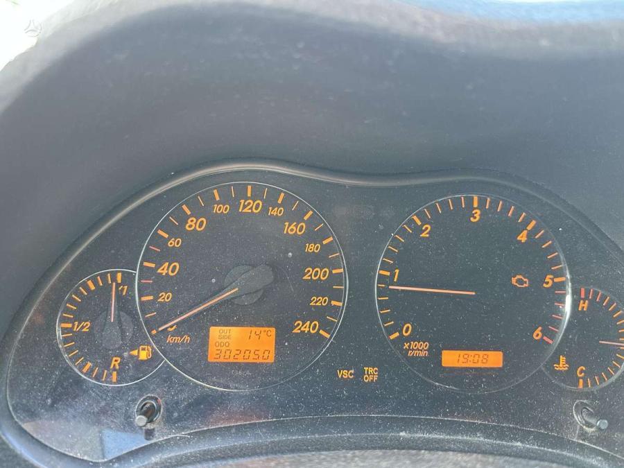 Pelēks Toyota Avensis 2004 Viļņa, ar dzinēja tilpumu 2.00 L un nobraukumu 302 tūkst. km par 1450 €, foto 10 vietnē AUTOMOTO.COM.LV