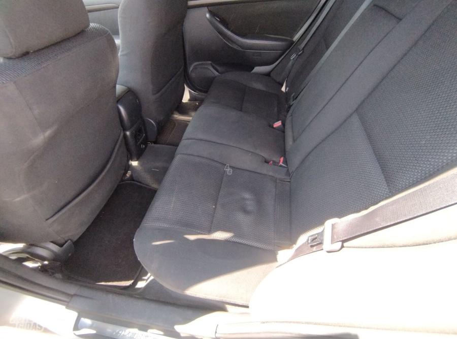 Grey Toyota Avensis 2004 in Klaipeda, with an engine capacity of 2.00 L and mileage of 380 thousand km for 650 €, photo 6 on AUTOMOTO.COM.LV