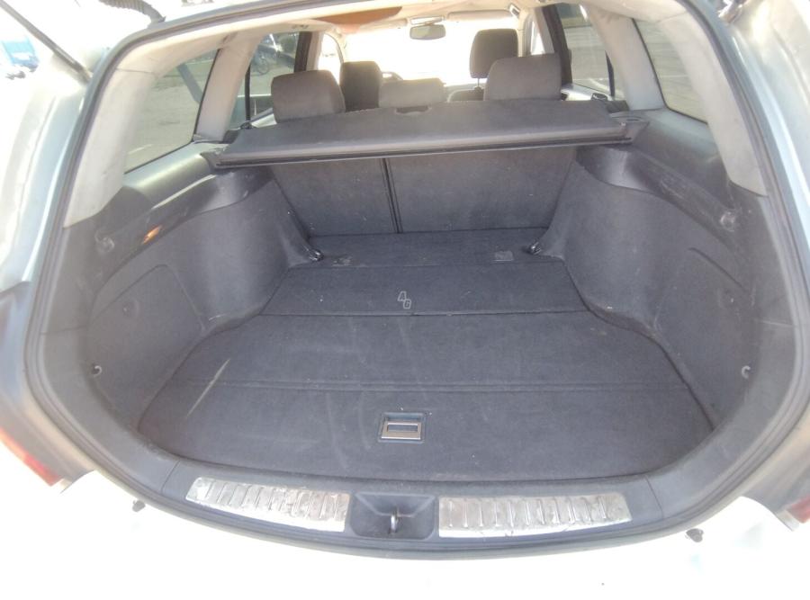 Grey Toyota Avensis 2004 in Klaipeda, with an engine capacity of 2.00 L and mileage of 380 thousand km for 650 €, photo 8 on AUTOMOTO.COM.LV