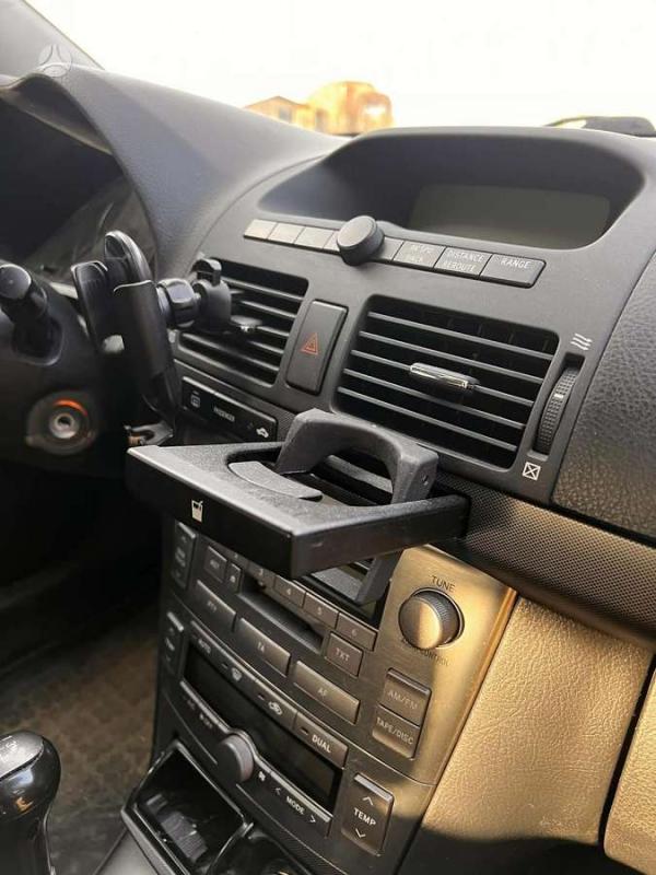 Серый Тойота Авенсис 2004 в Каунас, объемом двигателя 2.00 л и пробегом 260 тыс. км за 1550 €, фото 2 на AUTOMOTO.COM.LV