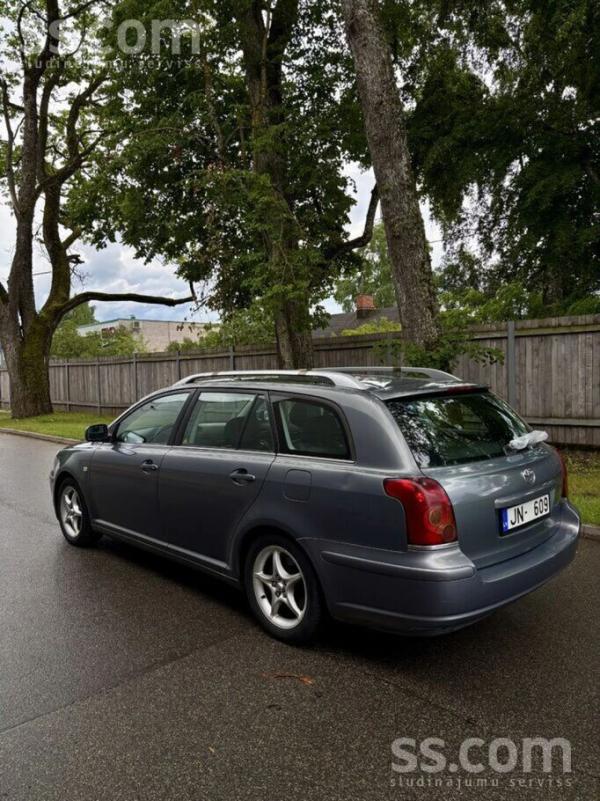 Pelēks Toyota Avensis 2004 Valmiera, ar dzinēja tilpumu 2.00 L un nobraukumu 330 tūkst. km par 1000 €, foto 3 vietnē AUTOMOTO.COM.LV