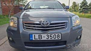 Pelēks Toyota Avensis 2004 Daugavpils, ar dzinēja tilpumu 2.00 L un nobraukumu 415 tūkst. km par 1600 €, foto  vietnē AUTOMOTO.COM.LV