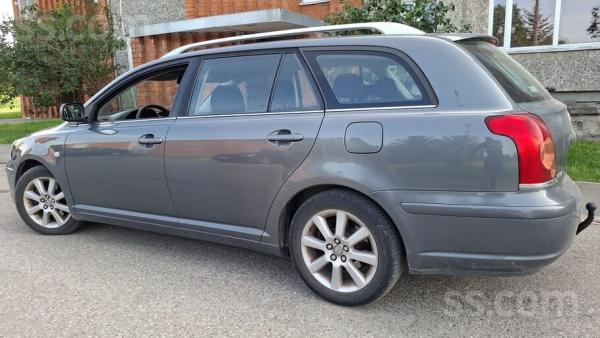 Grey Toyota Avensis 2004 in Daugavpils, with an engine capacity of 2.00 L and mileage of 415 thousand km for 1600 €, photo 8 on AUTOMOTO.COM.LV