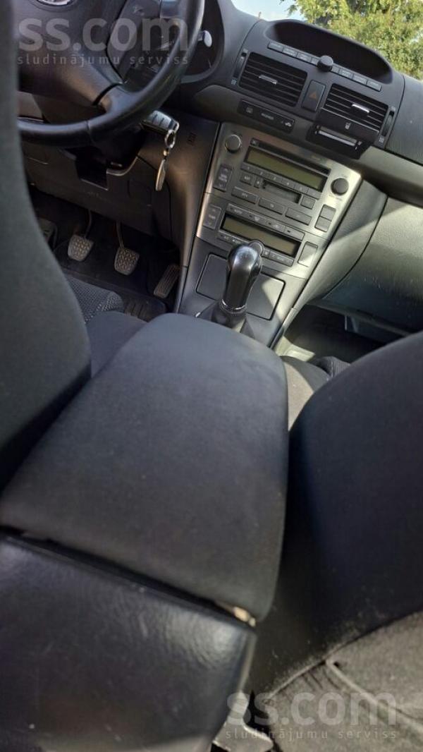 Grey Toyota Avensis 2004 in Daugavpils, with an engine capacity of 2.00 L and mileage of 415 thousand km for 1600 €, photo 9 on AUTOMOTO.COM.LV