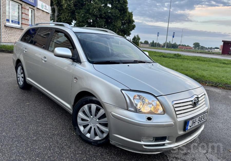 Grey Toyota Avensis 2004 in Daugavpils, with an engine capacity of 2.00 L and mileage of 236 thousand km for 1550 €, photo 4 on AUTOMOTO.COM.LV