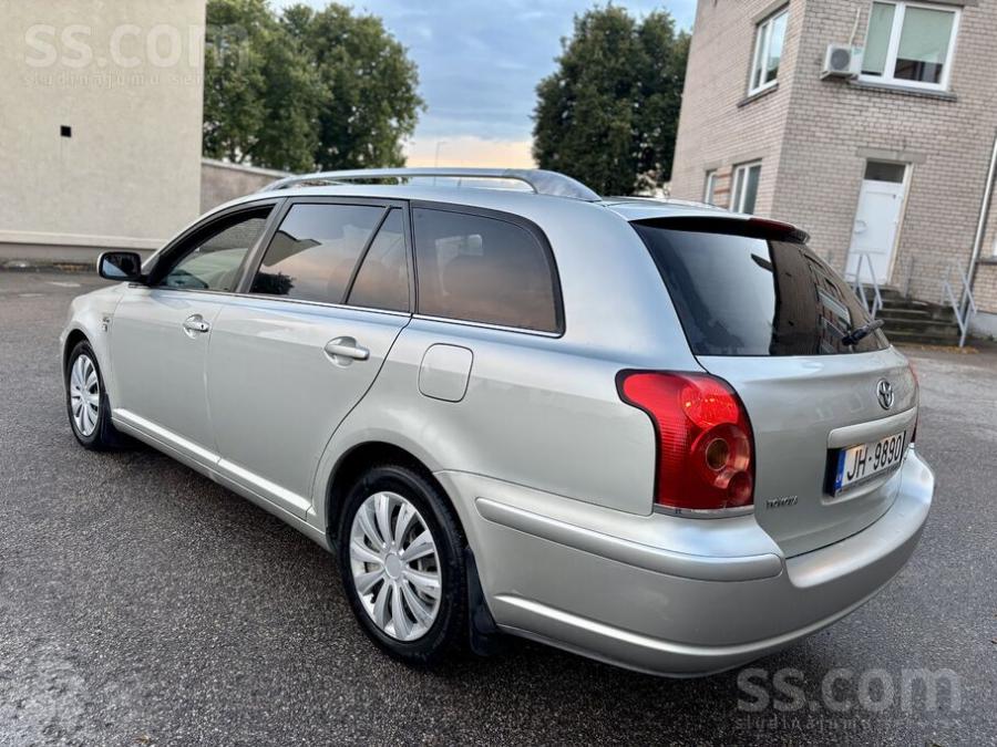 Grey Toyota Avensis 2004 in Daugavpils, with an engine capacity of 2.00 L and mileage of 236 thousand km for 1550 €, photo 9 on AUTOMOTO.COM.LV