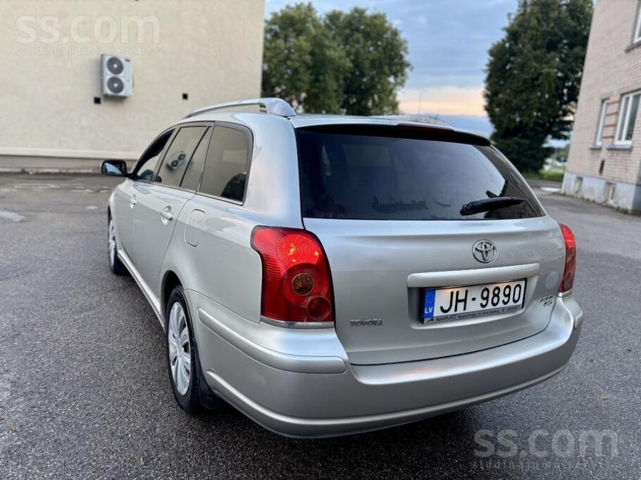 Grey Toyota Avensis 2004 in Daugavpils, with an engine capacity of 2.00 L and mileage of 236 thousand km for 1550 €, photo 10 on AUTOMOTO.COM.LV