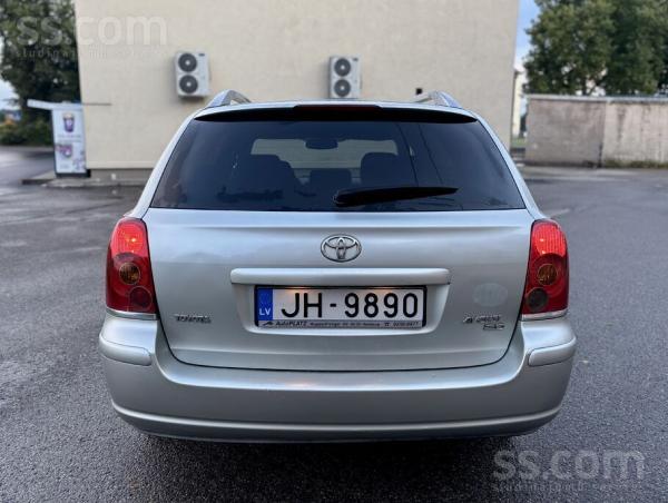 Pelēks Toyota Avensis 2004 Daugavpils, ar dzinēja tilpumu 2.00 L un nobraukumu 236 tūkst. km par 1550 €, foto 10 vietnē AUTOMOTO.COM.LV