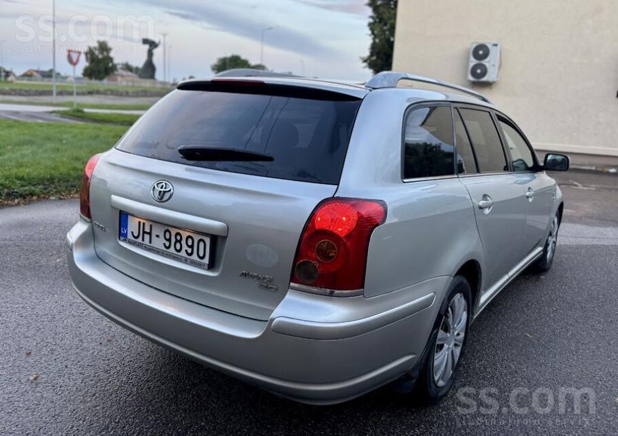 Grey Toyota Avensis 2004 in Daugavpils, with an engine capacity of 2.00 L and mileage of 236 thousand km for 1550 €, photo 12 on AUTOMOTO.COM.LV