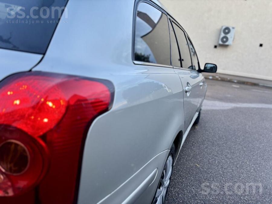 Grey Toyota Avensis 2004 in Daugavpils, with an engine capacity of 2.00 L and mileage of 236 thousand km for 1550 €, photo 14 on AUTOMOTO.COM.LV