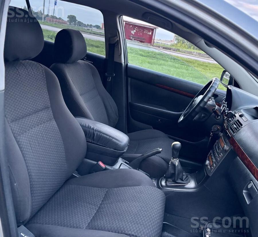 Grey Toyota Avensis 2004 in Daugavpils, with an engine capacity of 2.00 L and mileage of 236 thousand km for 1550 €, photo 18 on AUTOMOTO.COM.LV
