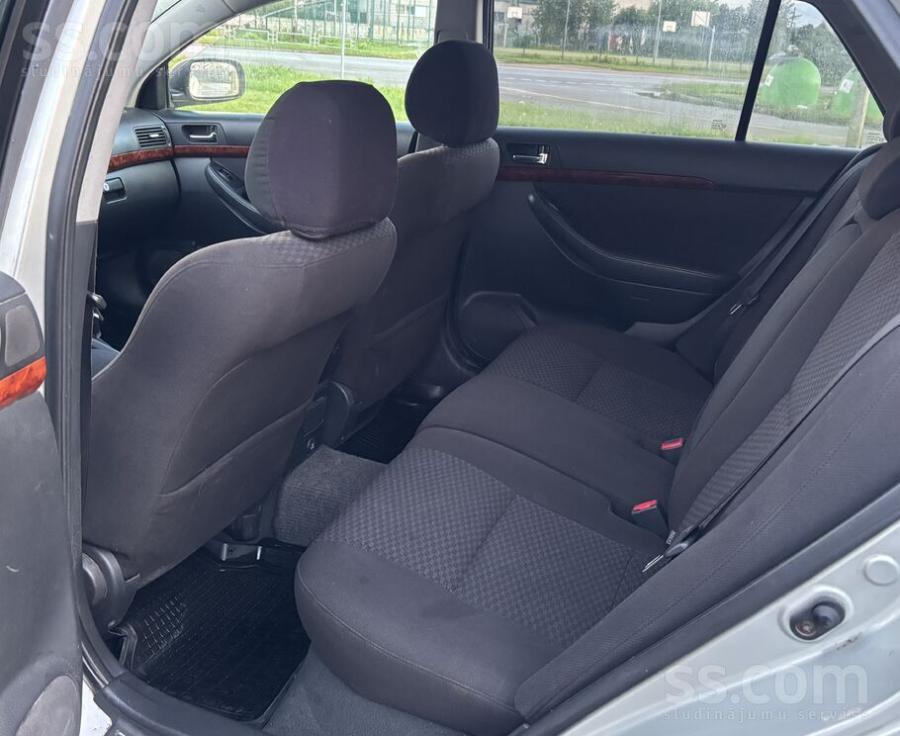 Grey Toyota Avensis 2004 in Daugavpils, with an engine capacity of 2.00 L and mileage of 236 thousand km for 1550 €, photo 19 on AUTOMOTO.COM.LV
