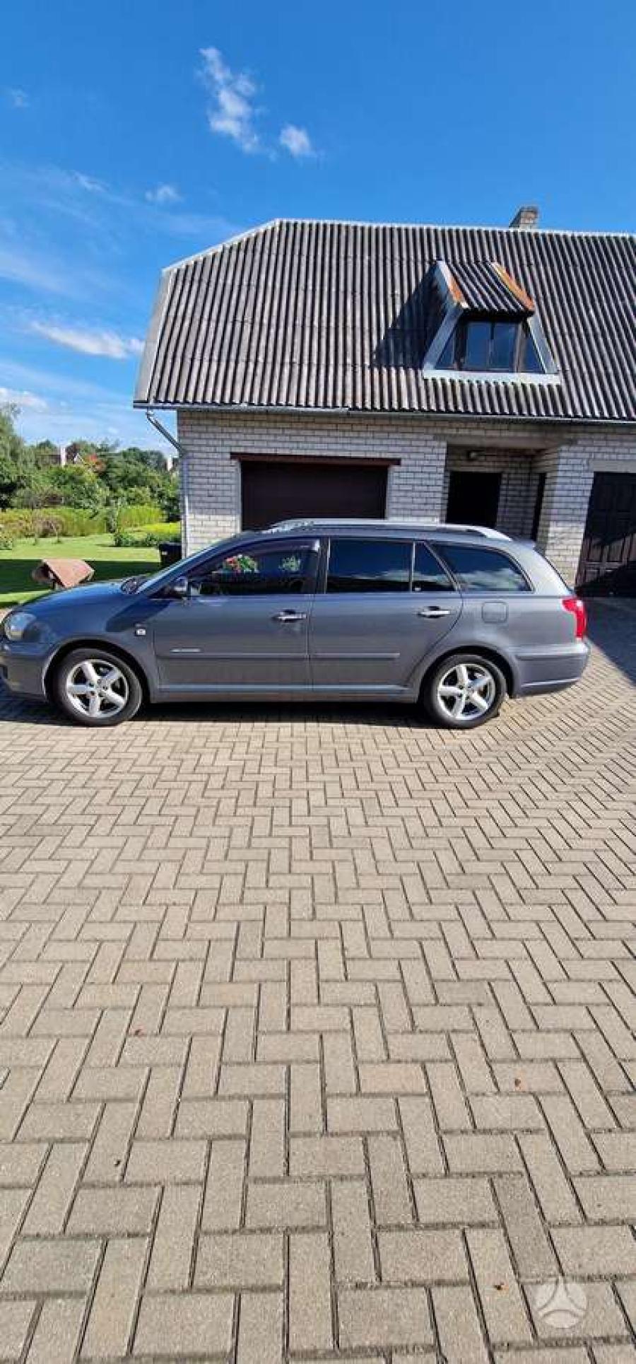 Pelēks Toyota Avensis 2004 Plungė, ar dzinēja tilpumu 1.79 L un nobraukumu 346 tūkst. km par 2250 €, foto 3 vietnē AUTOMOTO.COM.LV