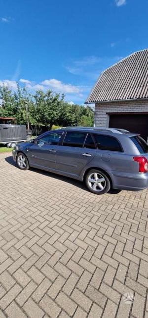 Pelēks Toyota Avensis 2004 Plungė, ar dzinēja tilpumu 1.79 L un nobraukumu 346 tūkst. km par 2250 €, foto 4 vietnē AUTOMOTO.COM.LV