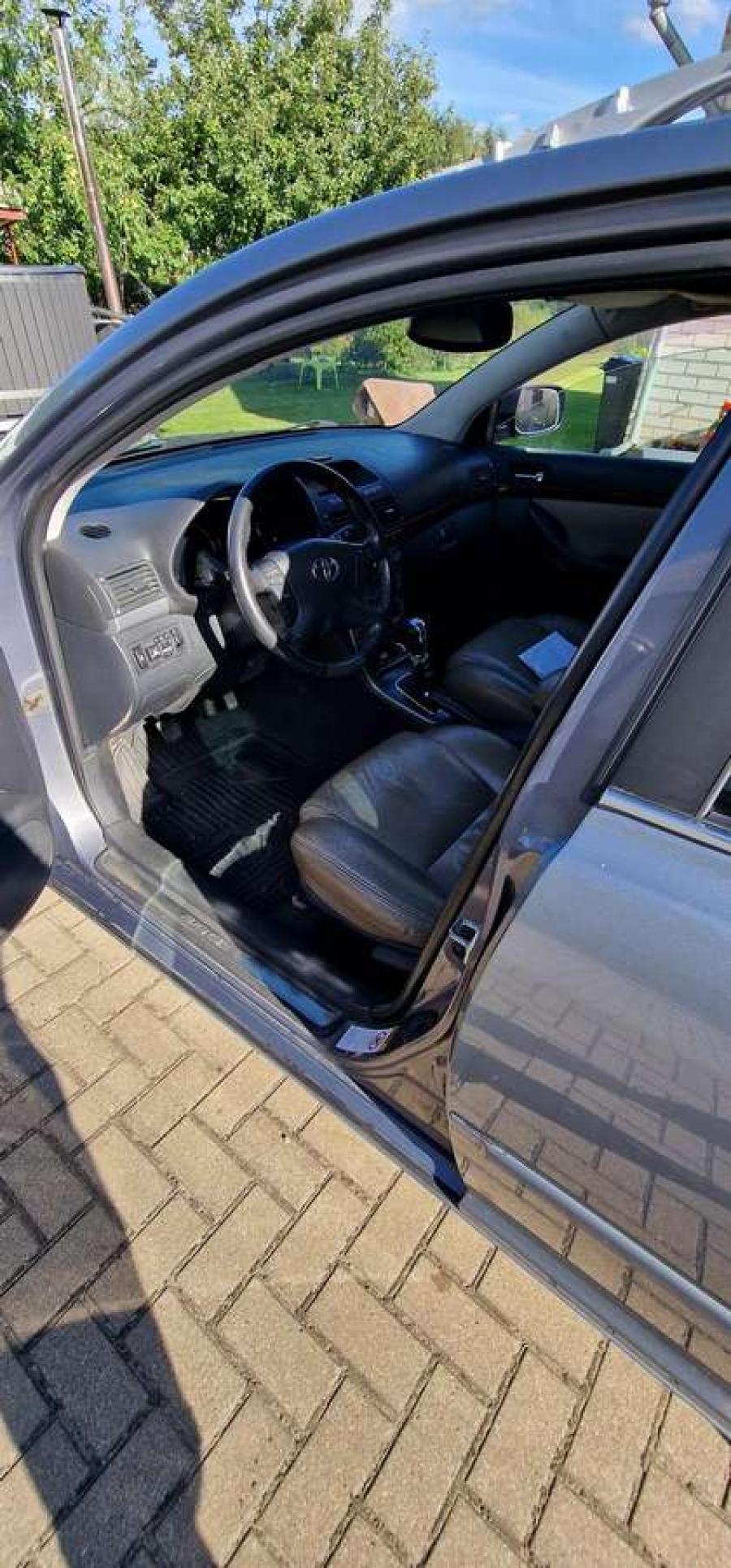 Pelēks Toyota Avensis 2004 Plungė, ar dzinēja tilpumu 1.79 L un nobraukumu 346 tūkst. km par 2250 €, foto 11 vietnē AUTOMOTO.COM.LV