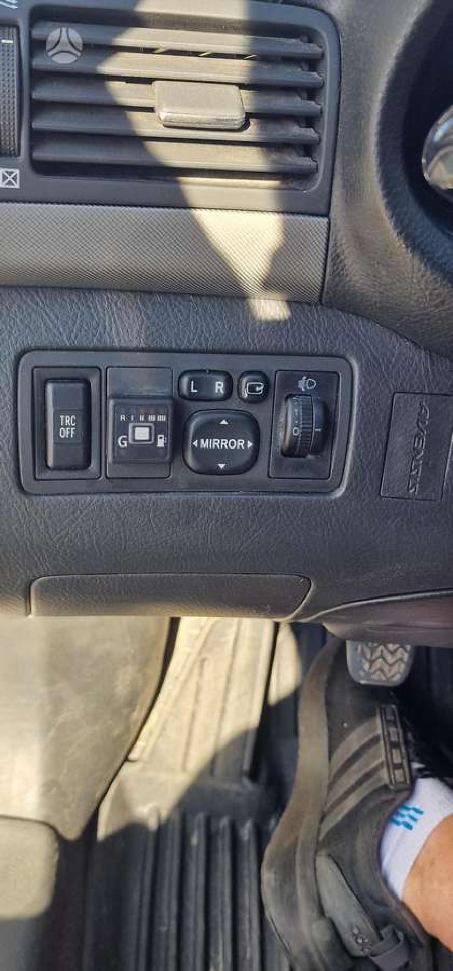 Pelēks Toyota Avensis 2004 Plungė, ar dzinēja tilpumu 1.79 L un nobraukumu 346 tūkst. km par 2250 €, foto 15 vietnē AUTOMOTO.COM.LV