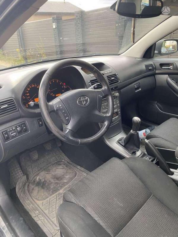 Grey Toyota Avensis 2004 in Vilnius, with an engine capacity of 1.76 L and mileage of 211 thousand km for 1500 €, photo 9 on AUTOMOTO.COM.LV