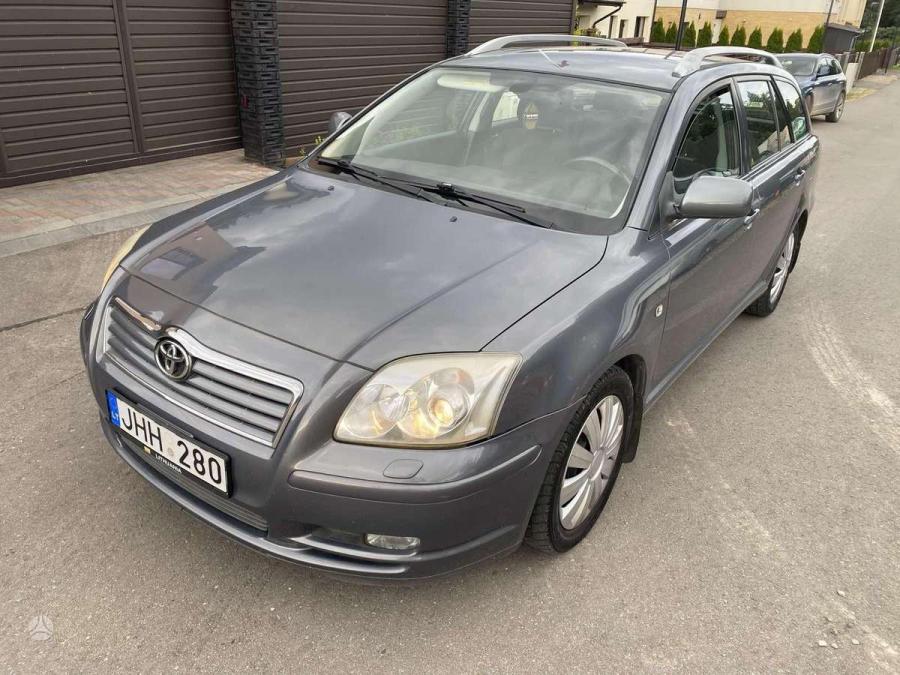 Серый Тойота Авенсис 2004 в Вильнюс, объемом двигателя 1.80 л и пробегом 244 тыс. км за 1100 €, фото 1 на AUTOMOTO.COM.LV