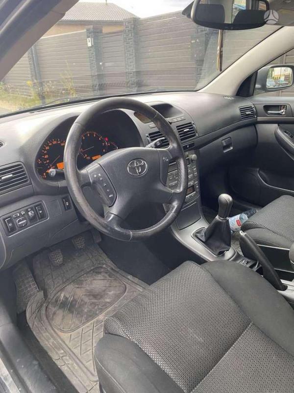 Pelēks Toyota Avensis 2004 Viļņa, ar dzinēja tilpumu 1.80 L un nobraukumu 244 tūkst. km par 1100 €, foto 7 vietnē AUTOMOTO.COM.LV
