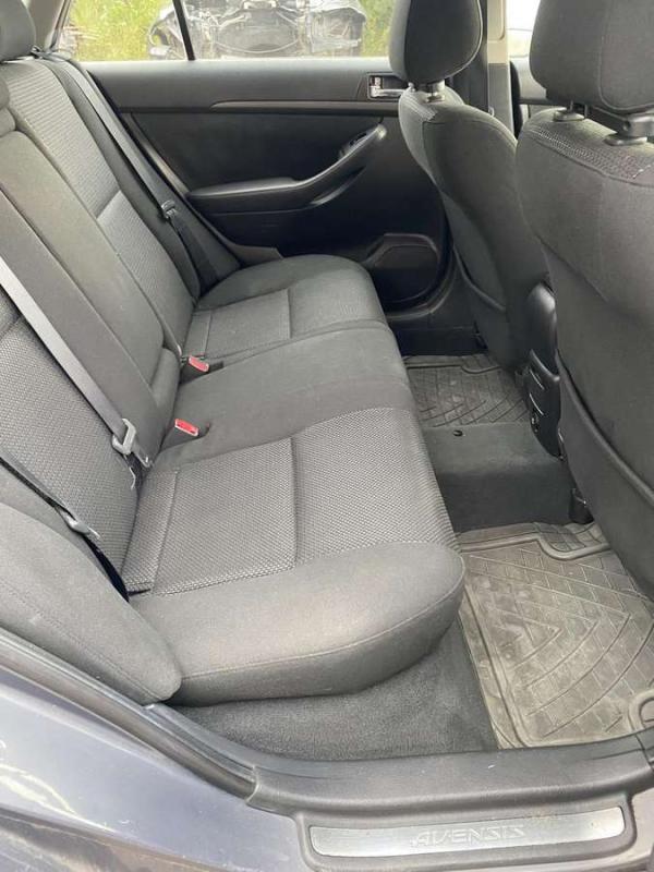 Pelēks Toyota Avensis 2004 Viļņa, ar dzinēja tilpumu 1.80 L un nobraukumu 244 tūkst. km par 1100 €, foto 9 vietnē AUTOMOTO.COM.LV
