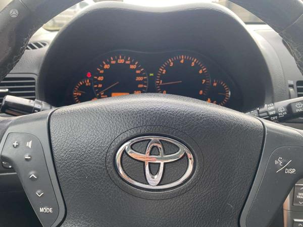 Pelēks Toyota Avensis 2004 Viļņa, ar dzinēja tilpumu 1.80 L un nobraukumu 244 tūkst. km par 1100 €, foto 10 vietnē AUTOMOTO.COM.LV