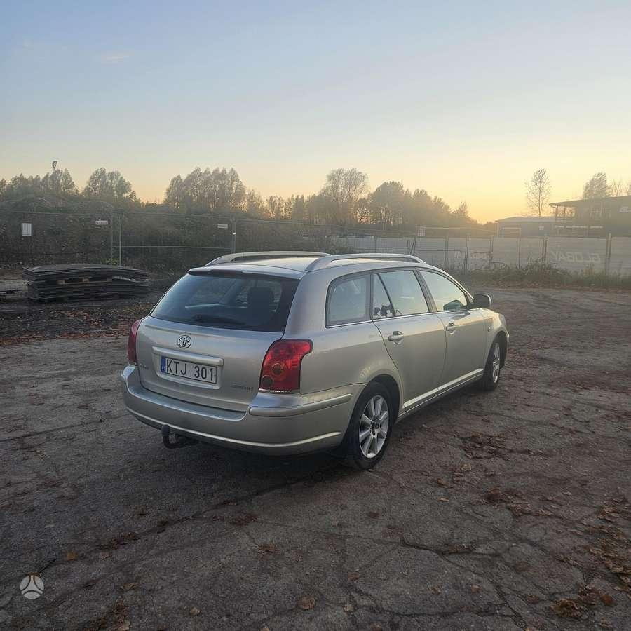 Grey Toyota Avensis 2004 in Ukmerge, with an engine capacity of 1.80 L and mileage of 246 thousand km for 1500 €, photo 5 on AUTOMOTO.COM.LV