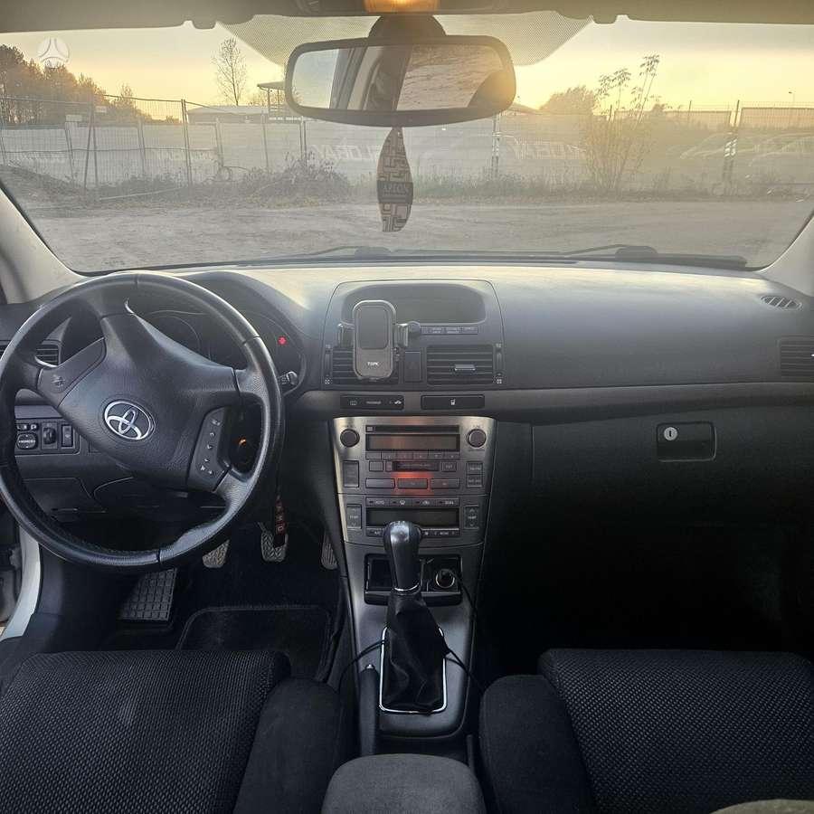 Grey Toyota Avensis 2004 in Ukmerge, with an engine capacity of 1.80 L and mileage of 246 thousand km for 1500 €, photo 13 on AUTOMOTO.COM.LV