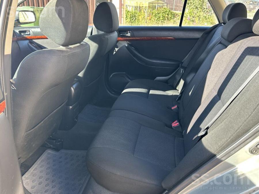Grey Toyota Avensis 2004 in Rezekne, with an engine capacity of 2.00 L and mileage of 0 thousand km for 1650 €, photo 10 on AUTOMOTO.COM.LV