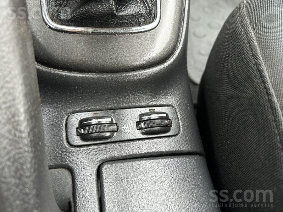 Grey Toyota Avensis 2004 in Rezekne, with an engine capacity of 2.00 L and mileage of 0 thousand km for 1650 €, photo 15 on AUTOMOTO.COM.LV