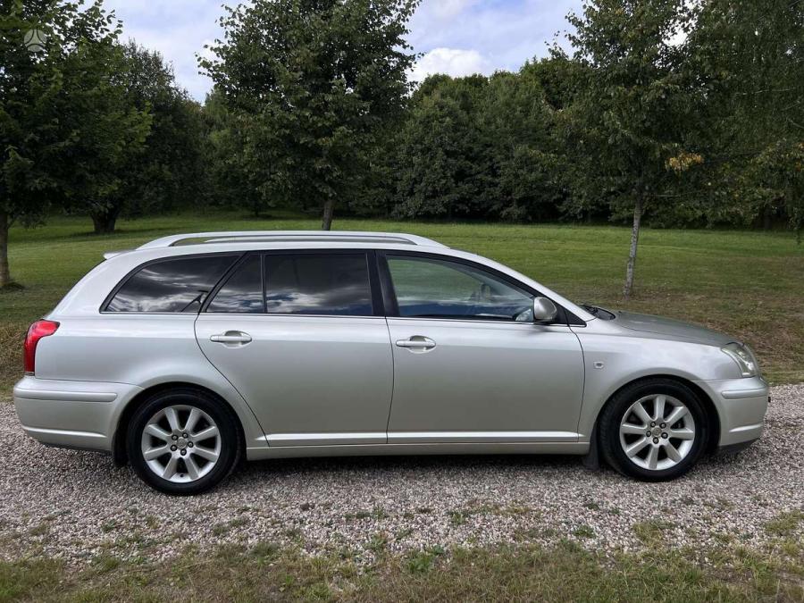 Grey Toyota Avensis 2004 in Alytus, with an engine capacity of 2.00 L and mileage of 301 thousand km for 2150 €, photo 5 on AUTOMOTO.COM.LV