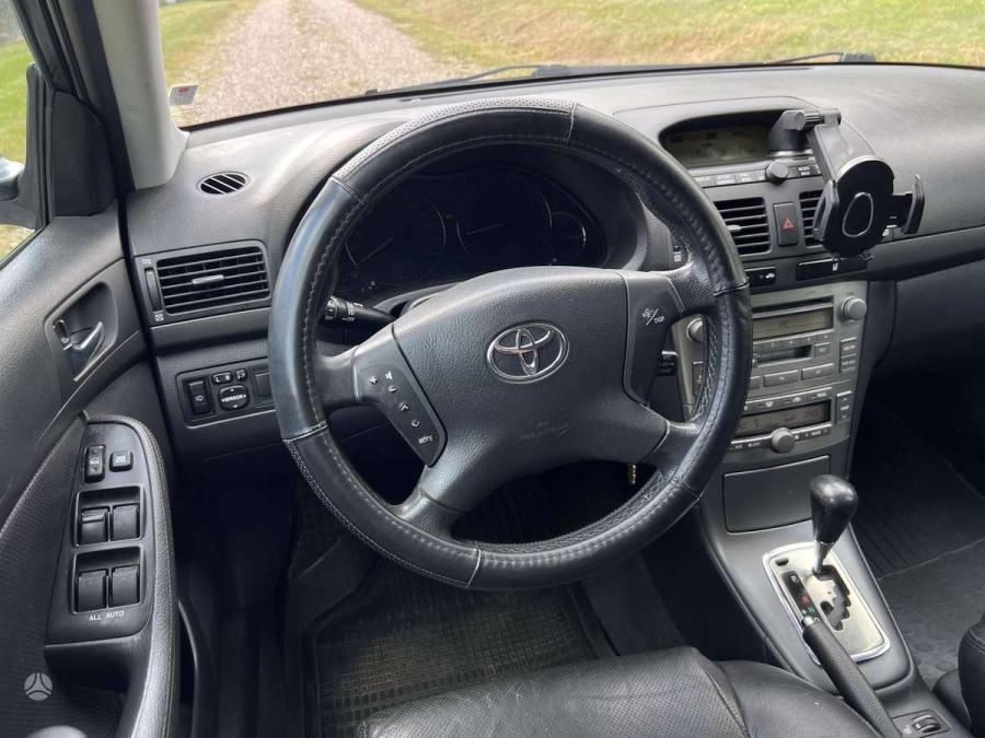 Grey Toyota Avensis 2004 in Alytus, with an engine capacity of 2.00 L and mileage of 301 thousand km for 2150 €, photo 20 on AUTOMOTO.COM.LV
